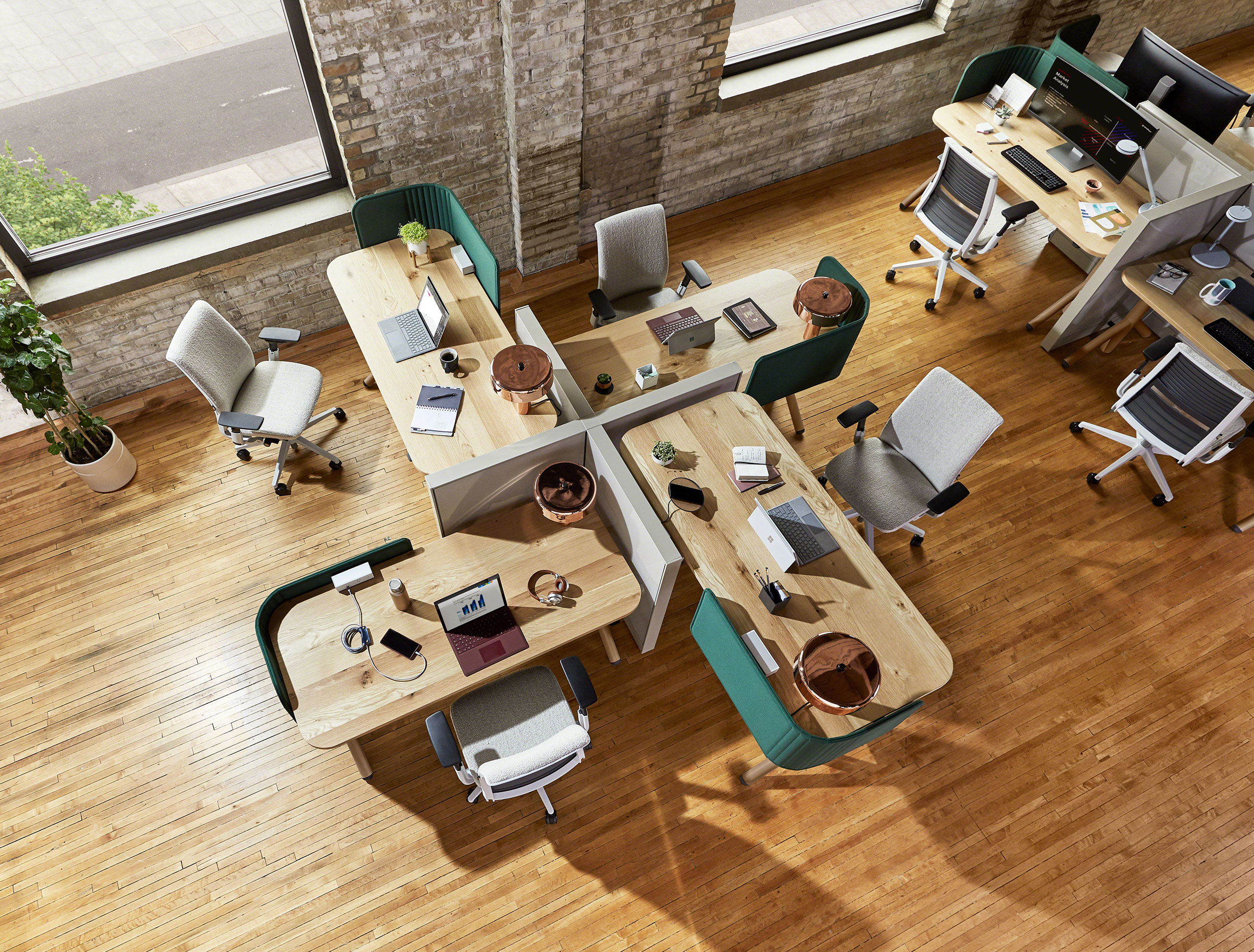 Collaboration: Flexible Furniture Solutions for Dynamic Teams Collaboration: Flexible Furniture Solutions for Dynamic Teams
